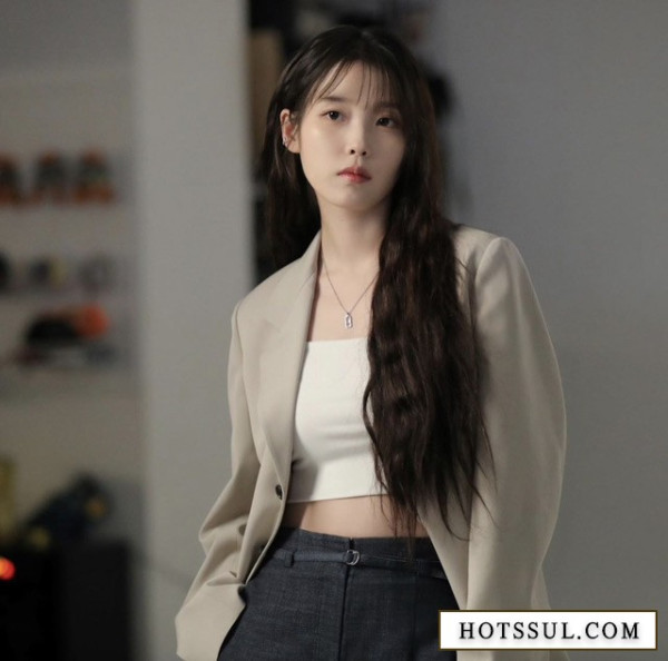 섹시유 아이유 화보 촬영