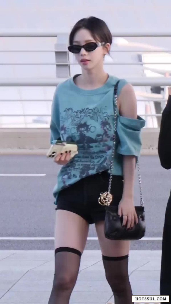 에스파 카리나 공항패션 반 검스